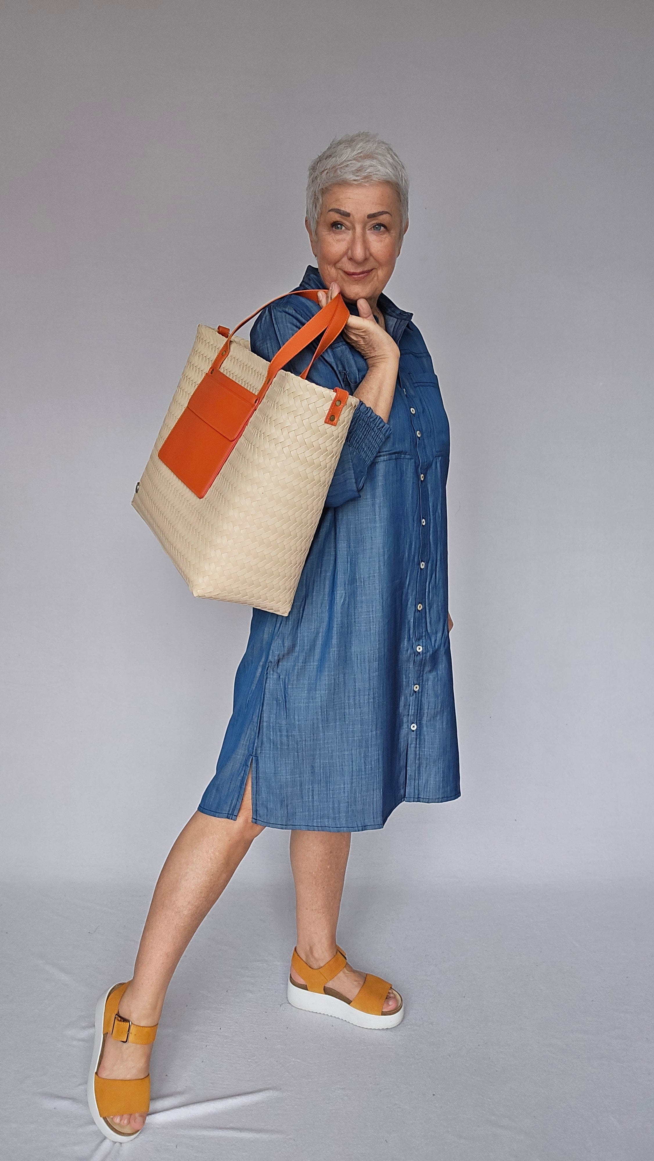 Handed By- Percey Shopper – Kunstkolonialen